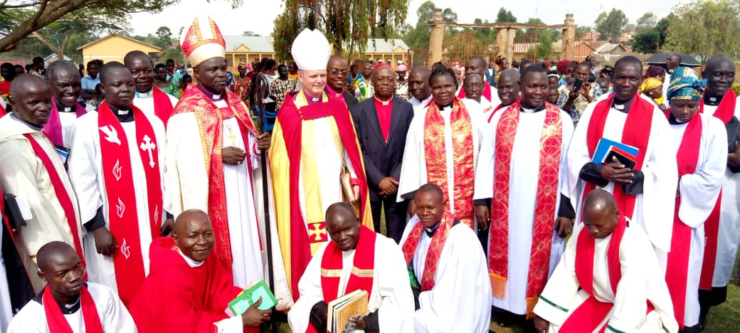 Aru: Des nouveaux serviteurs de Dieu ordonnés à l'Eglise Anglicane du ...